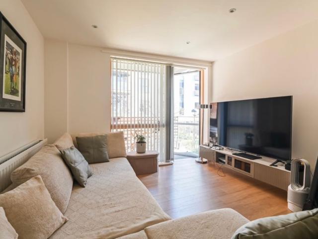 Stunning 1 bed apartment close to canary wharf