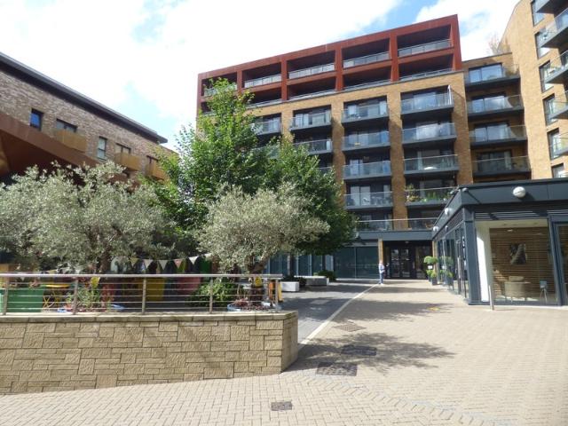 Stunning 1 bed, Balcony, Gym, Sureey Quays SE16