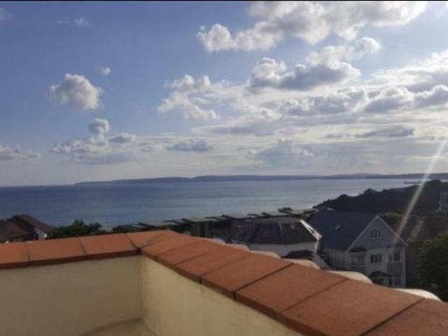Stunning 1 bed flat with sea view/ private balcony