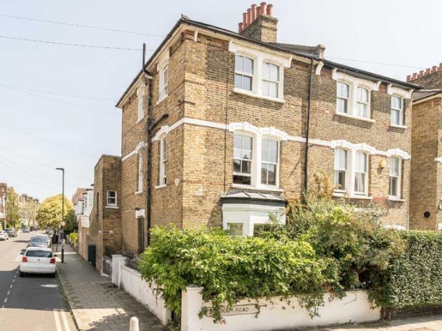 Stunning 1 Bed Period Conversion in Brixton