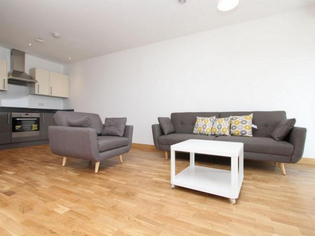 Stunning 1 bedroom flat with balcony in Stratford Has an Apartment
