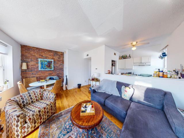 Stunning 1BR in Historic East Rock Building | Exposed Brick | Near Yale SOM