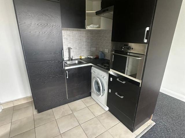Stunning 1St Floor Open Plan Flat Available Now!