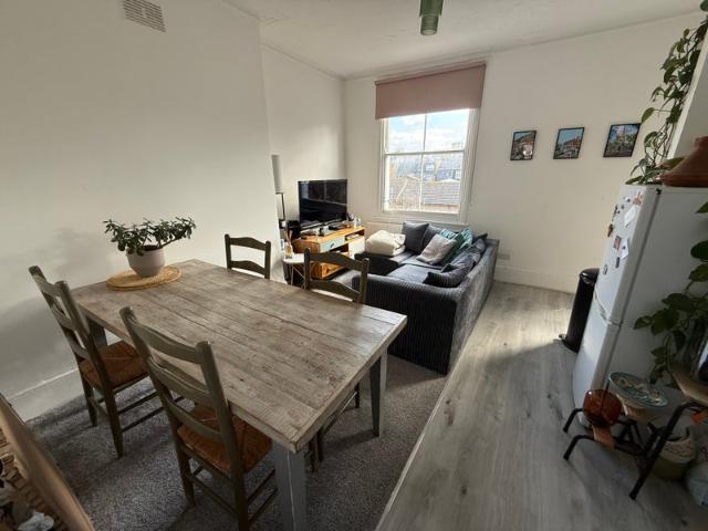 Stunning 1st floor Victorian Conversion Apartment