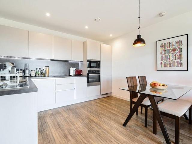 Stunning 2 Bed, 2 Bath Flat in SE8 whole flat