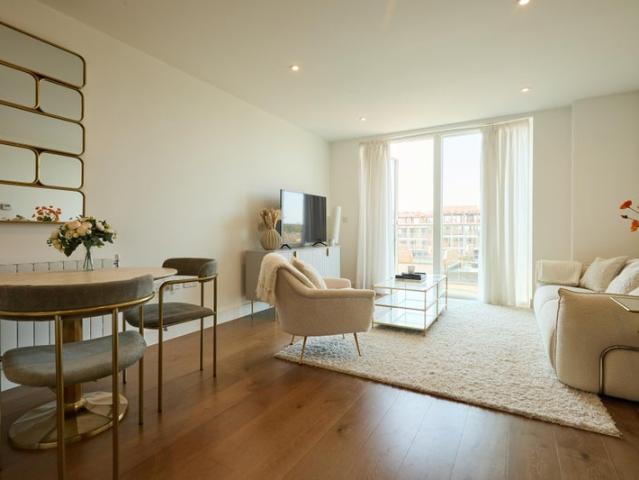 Stunning 2 Bed 2 Bath with Balcony & Parking