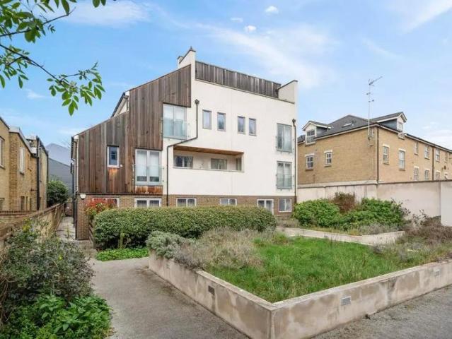 Stunning 2 Bed Apartment | Whitechapel E1