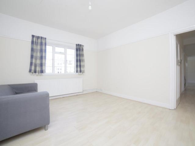Stunning 2 Bed Flat Available in Blackheath!