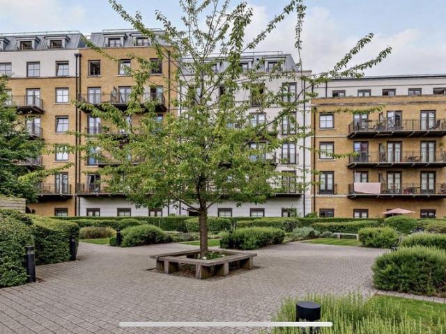 Stunning 2 bed flat Highbury