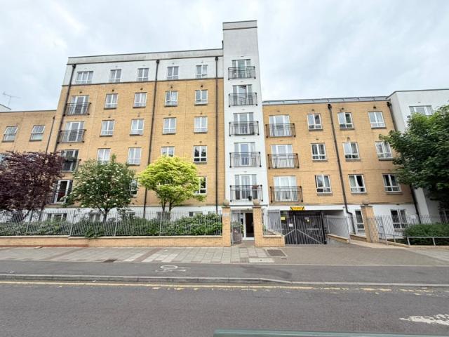 Stunning 2 Bed, Fully Furnished Apartment in E15