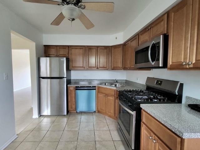 Stunning 2 Bedroom 2 bath in Rodgers Park