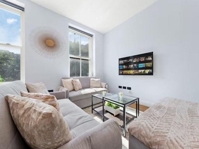 Stunning 2 bedroom 2bath apartment with AC
