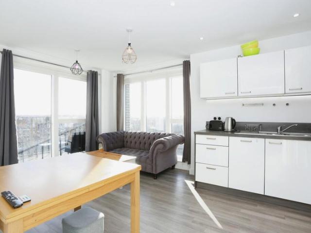 Stunning 2 Bedroom Apartment with South Facing Bal