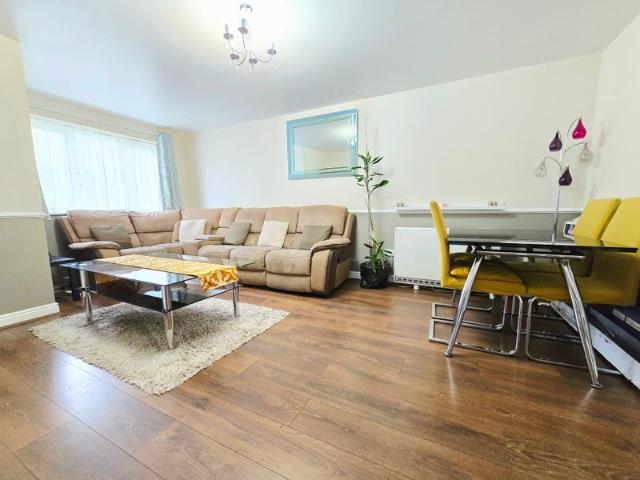 Stunning 2 bedroom in Palmers green
