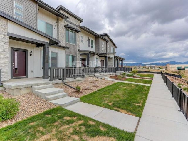 Stunning 2 Bedroom Townhome with Office Loft, Mountain Views & Solar – Prime Arvada Location!