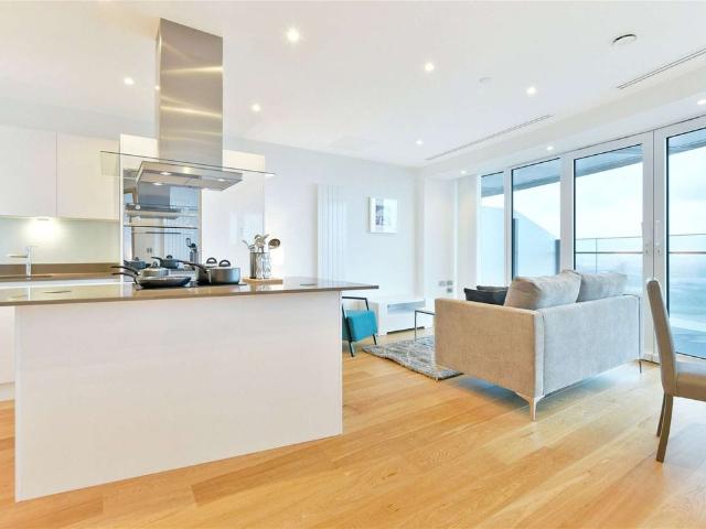 Stunning 36th floor apartment in the popular Arena Tower development