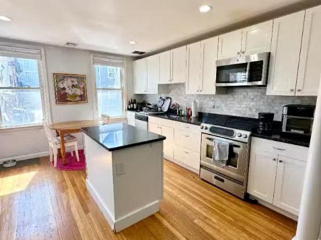 Stunning 3 bed, 2 bath Charlestown condo, right off The Monume.