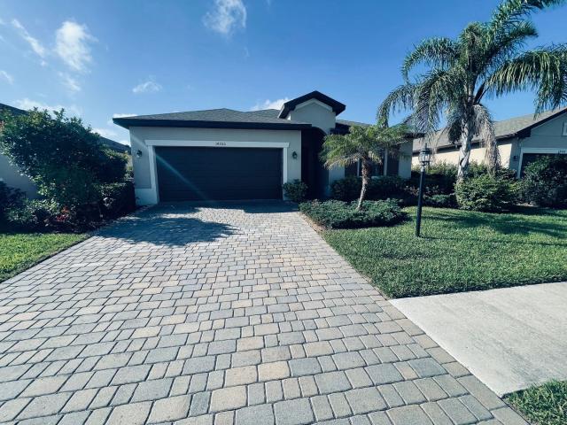 Stunning 3 Bed, 2 Bath Single Family Home for Rent in Fort Myers – Prime Location
