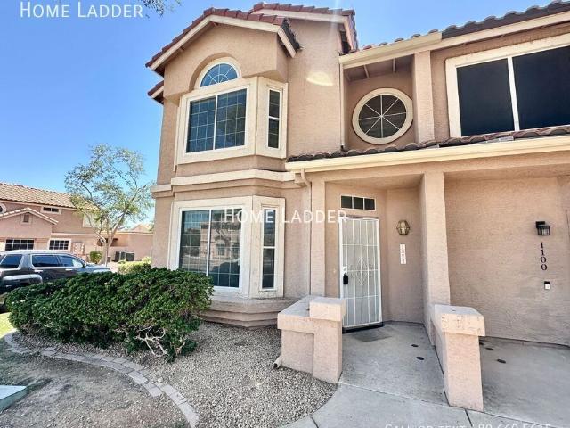 Stunning 3 Bed / 2.5 Bath Home in Chandler with Fresh Paint & Brand New Carpet!