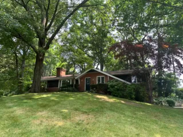Stunning 3 Bed, 3.5 Bath Home in Jackson Township 5805 Woodhi.