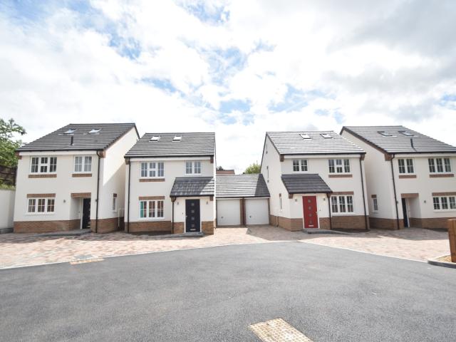 Stunning 3 Bed Family Home in Exclusive Colin Place, Luton