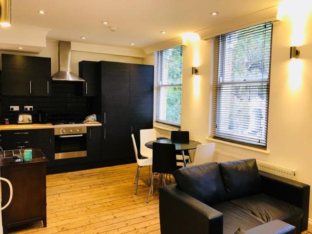 Stunning 3 Bed Split Level Flat Utp