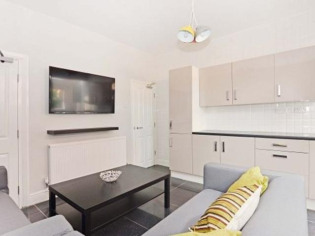 Stunning 3 Bedroom, 1 Bath Student House in Sheffield