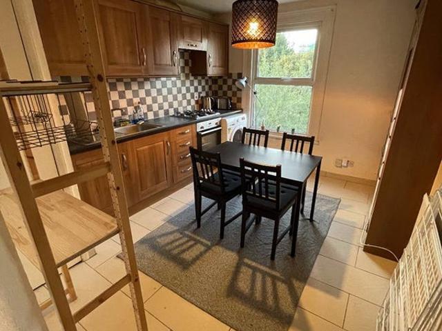 Stunning 3 Bedroom Flat–4 Mins Walk Queens Park St