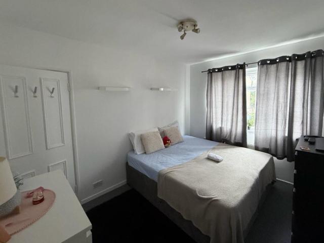 Stunning 3 Bedroom Flat in Prime Fulham Location