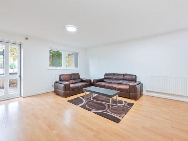 Stunning 3 Bedroom House Close to Canary Wharf