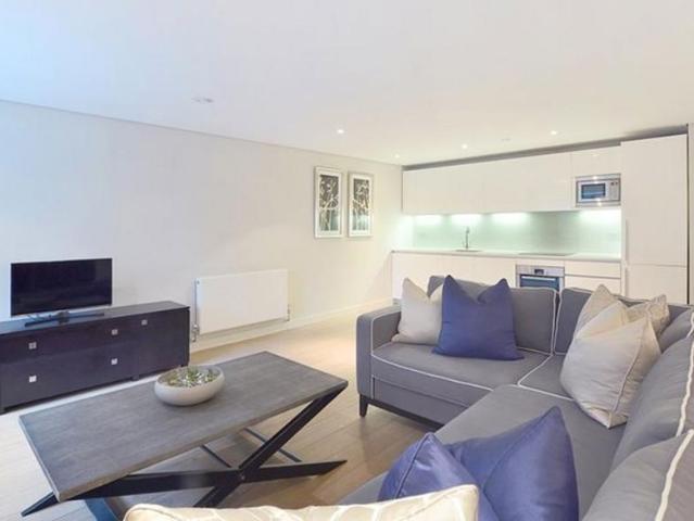 Stunning 3 Bedroom Waterside Apartment! 3 bed property to rent £7,345 pcm £1,695 pw