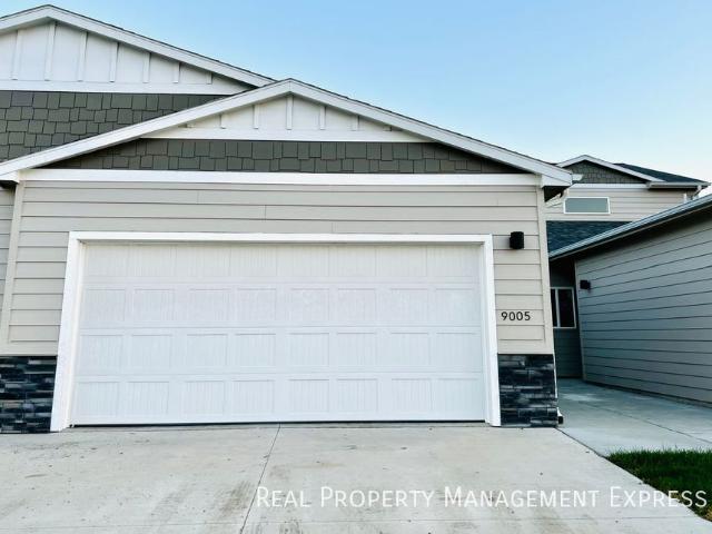 Stunning 3 Bedroom Townhome in Western Sioux Falls