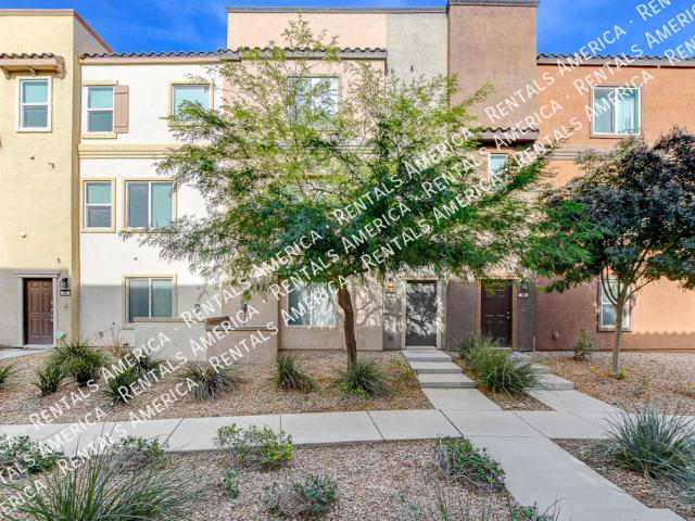 STUNNING 3 BEDROOM TOWNHOUSE WITH ROOF TOP DECK AND GORGEOUS VIEWS!