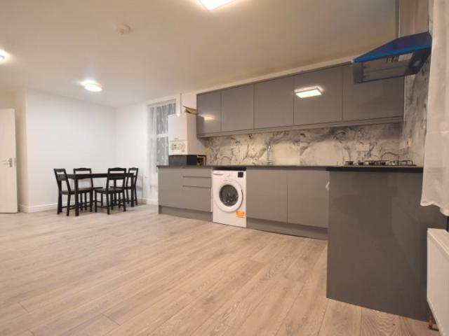 Stunning 3 Double Bed Flat in Streatham