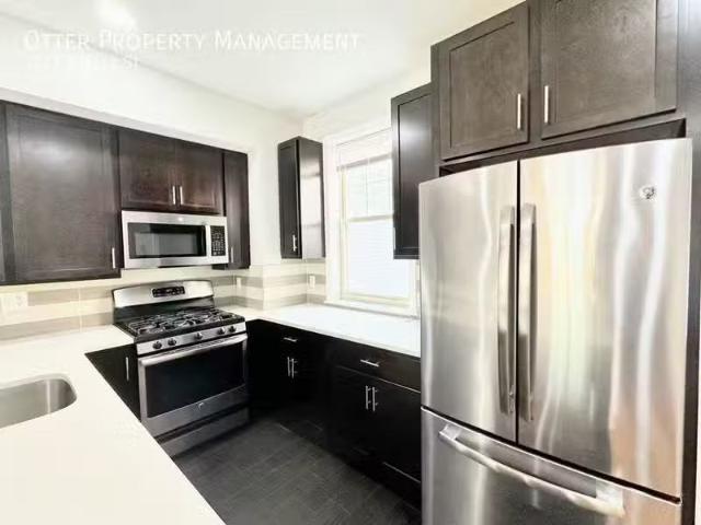 Stunning 3BR/4BA Brewerytown Home with Washer/Dryer 1217 N 31.