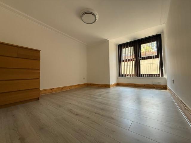 Stunning Three Bed Flat In Stoke Newington