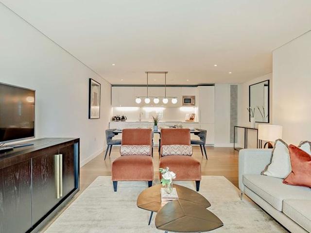 Stunning Three Bedroom Apartment in Paddington, London W2