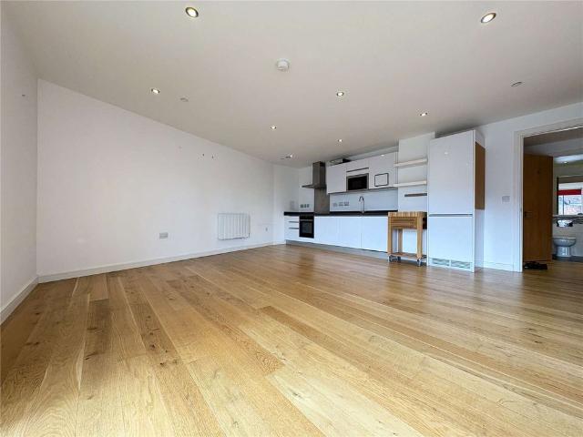 Stunning two bed two bath apartment in Number One Bristol