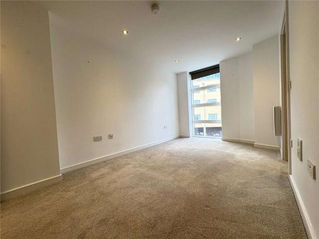 Stunning two bed two bath apartment in Number One Bristol