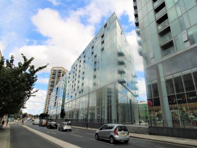 Stunning two bed two bath Greenwich with parking