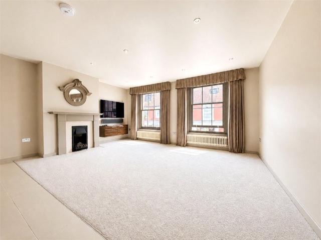 Stunning two bedroom, 1st floor city centre apartment which has been finished to an extremely high specification and boasting cathedral views. Benefits from secure entrance and a private roof terrace