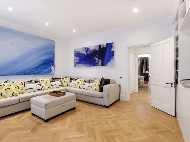 Stunning two bedroom apartment on Eaton Square