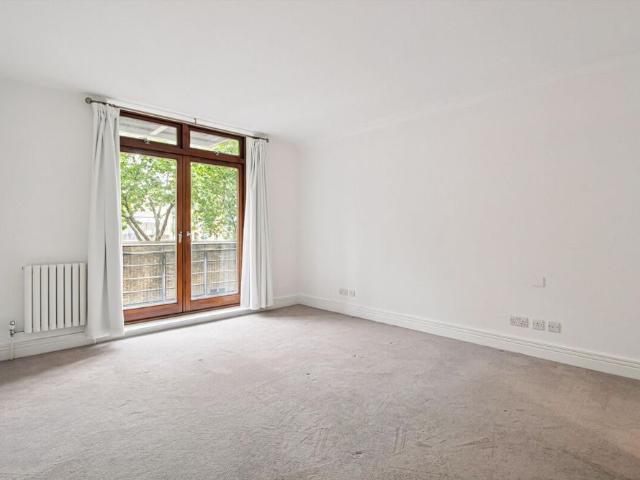 Stunning two double bedroom apartment for rent on St Katherines Dock, E1W