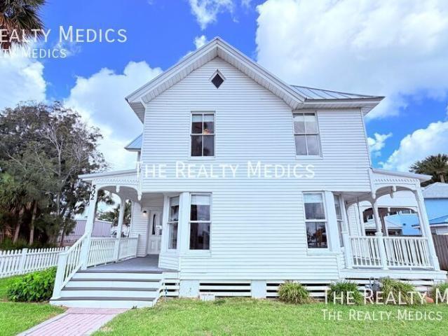 STUNNING Victorian Style 4 Bedroom, 3 Bathroom DREAM HOME with Intercoastal Views! MINUTES FROM THE BEACH!