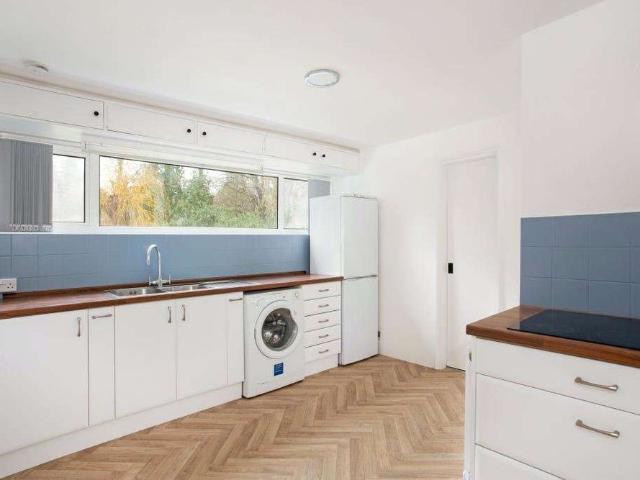 Stunning and contemporary, four bedroom detached house in located in a desirable location