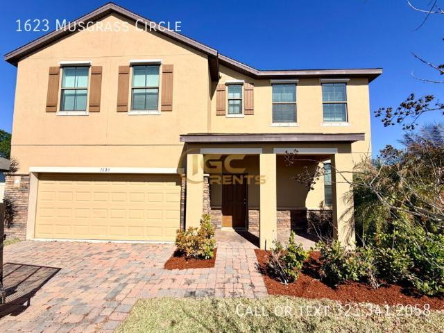 Stunning and spacious 5 bed, 2/5 bath in gated community in Melbourne