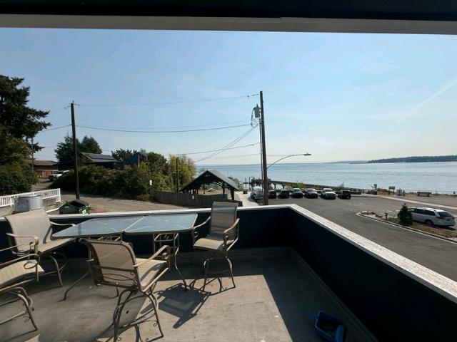 Stunning Apartment with Waterfront View!