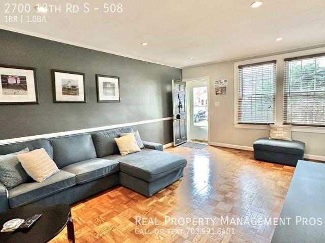 Stunning Arlington Village Rowhouse w/ Deck!