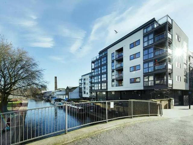 Stunning Canal View Apartment | Angel & Old Street