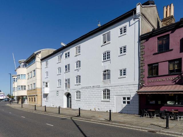 Stunning Contemporary 1 Bed. 1 bed apartment to rent £1,050 pcm £242 pw